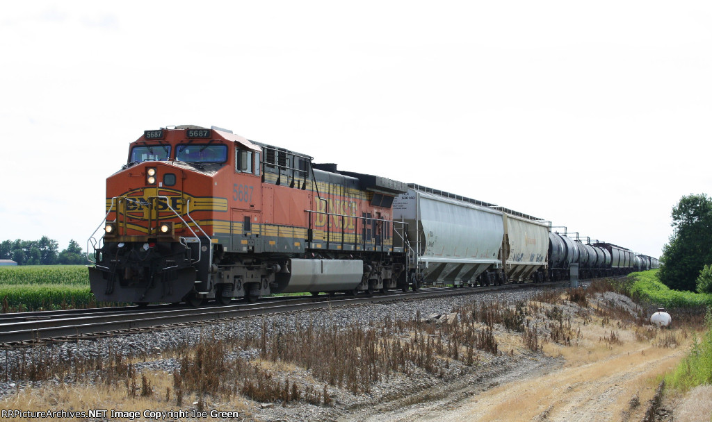 BNSF 5687
